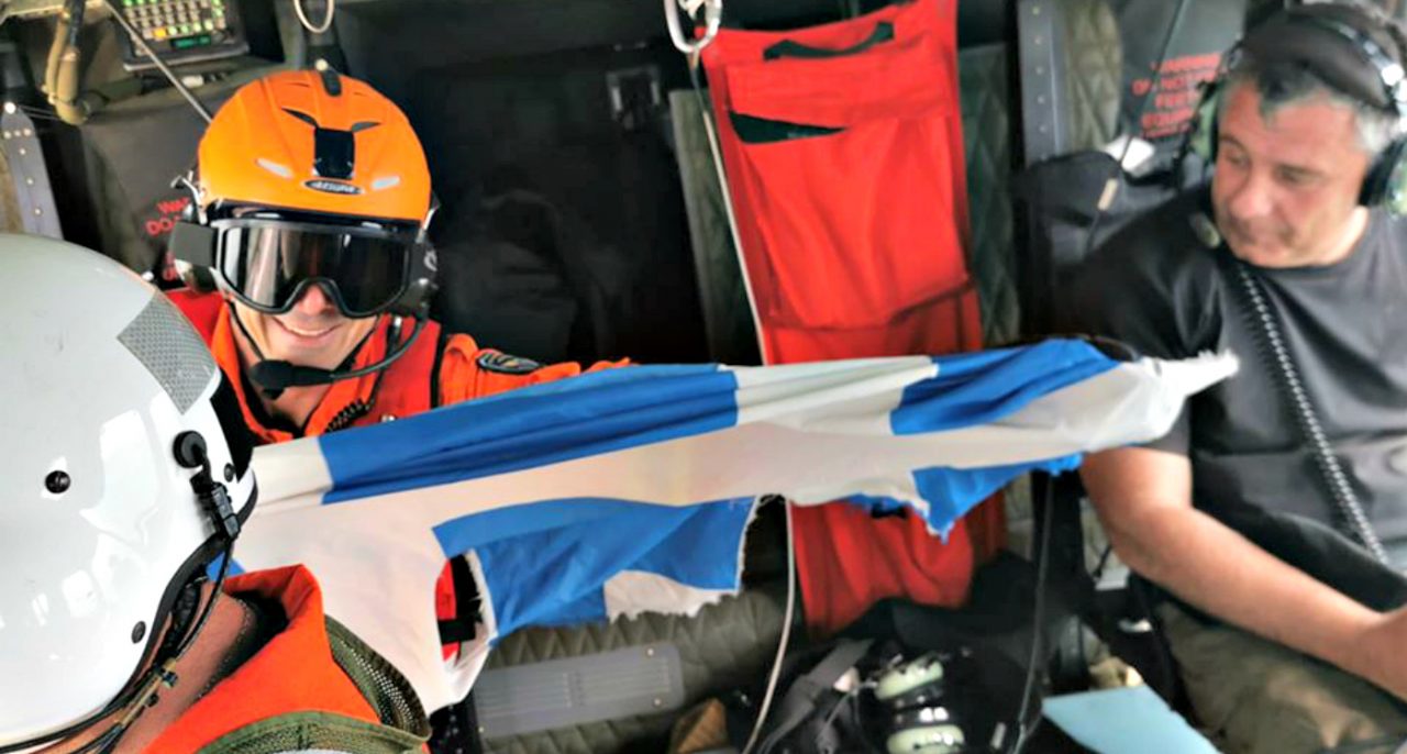 “Rescue” operation of the Greek flag by a helicopter of the Cyprus ...