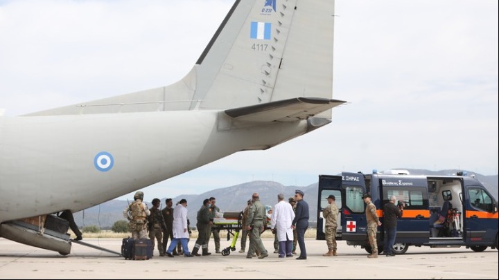 Έφτασε στην Ελευσίνα το C-27J με Έλληνες από το Σουδάν - Μεταξύ τους ...