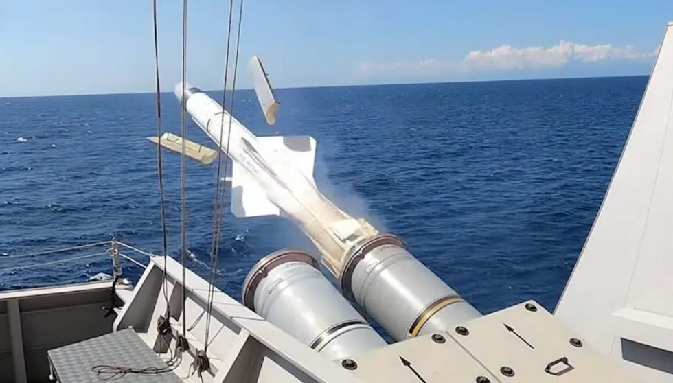 SINKEX | Indonesian Navy Fires Exocet MM40 Block 3 - VIDEO | DEFENCE ...